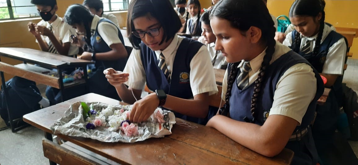 Jewellery making competition – Sri Guru Harkishan Public School